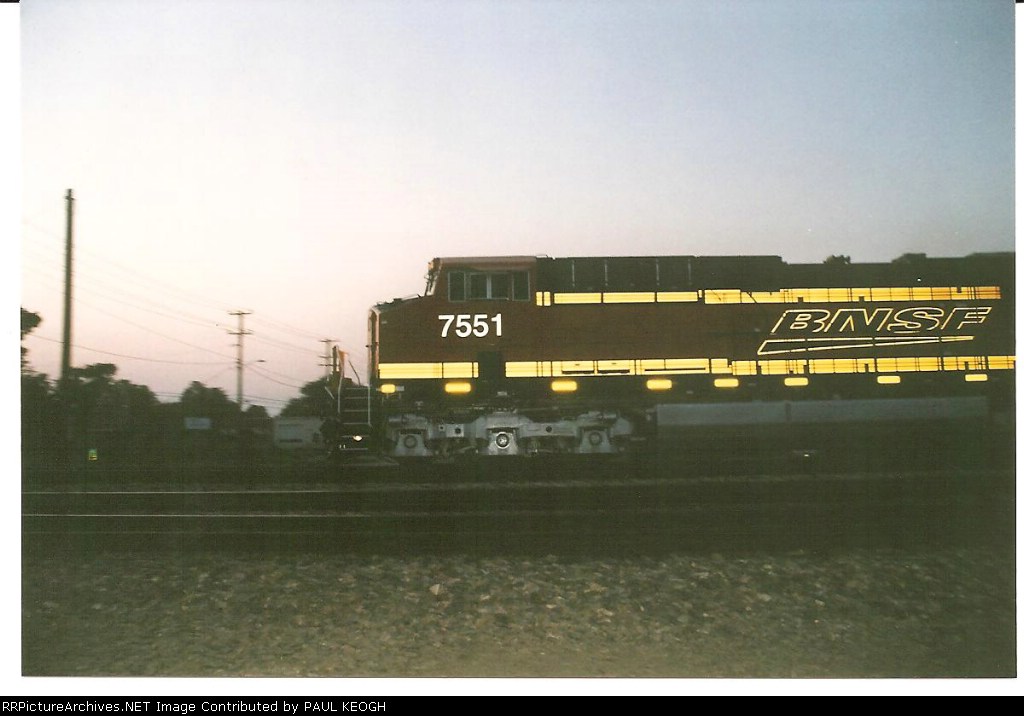 The BNSF new logo and number are highlighted on BNSF 7551.